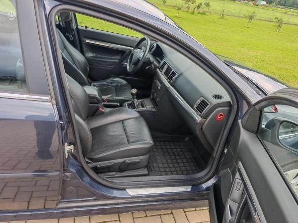 Opel Signum 2006 Viļņa, ar dzinēja tilpumu 1.90 L un nobraukumu 334 tūkst. km par 700 €, foto 5 vietnē AUTOMOTO.COM.LV