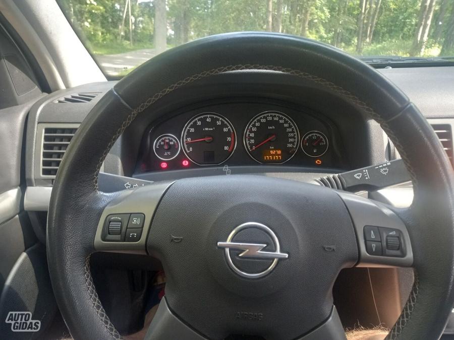 Opel Signum 2006 in Kaunas, with an engine capacity of 2.20 L and mileage of 177 thousand km for 800 €, photo 3 on AUTOMOTO.COM.LV