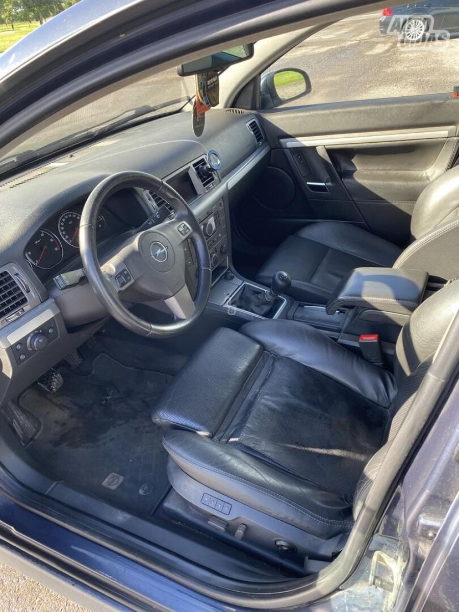 Opel Signum 2006 in Kaunas, with an engine capacity of 1.90 L and mileage of 288 thousand km for 950 €, photo 8 on AUTOMOTO.COM.LV