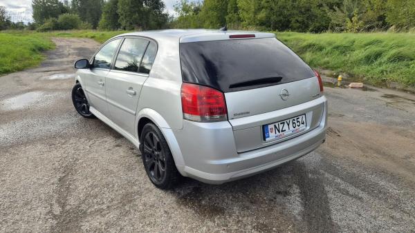 Opel Signum 2006 in Vilnius on AUTOMOTO.COM.LV Opel Signum 2006 in Vilnius, with an engine capacity of 1.90 L and mileage of 434 thousand km for 1200 €, photo 5 on AUTOMOTO.COM.LV