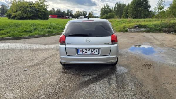 Opel Signum 2006 in Vilnius on AUTOMOTO.COM.LV Opel Signum 2006 in Vilnius, with an engine capacity of 1.90 L and mileage of 434 thousand km for 1200 €, photo 9 on AUTOMOTO.COM.LV