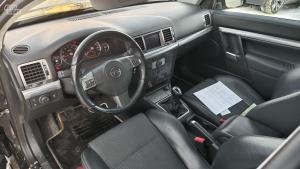Opel Signum 2007 in Kaunas, with an engine capacity of 2.20 L and mileage of 204 thousand km for 1390 €, photo 5 on AUTOMOTO.COM.LV