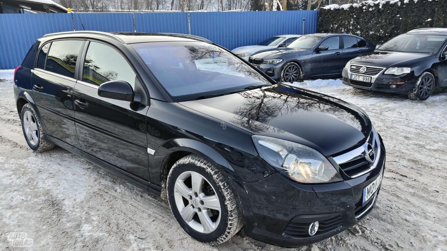 Opel Signum 2007 in Kaunas, with an engine capacity of 2.20 L and mileage of 204 thousand km for 1298 €, photo 1 on AUTOMOTO.COM.LV