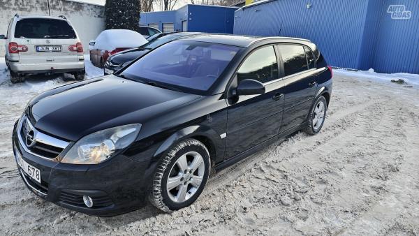Opel Signum 2007 in Kaunas, with an engine capacity of 2.20 L and mileage of 204 thousand km for 1298 €, photo 2 on AUTOMOTO.COM.LV