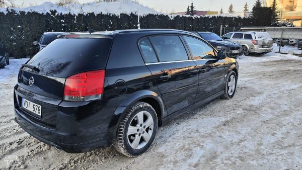 Opel Signum 2007 in Kaunas, with an engine capacity of 2.20 L and mileage of 204 thousand km for 1298 €, photo 3 on AUTOMOTO.COM.LV
