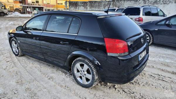 Opel Signum 2007 in Kaunas, with an engine capacity of 2.20 L and mileage of 204 thousand km for 1298 €, photo 4 on AUTOMOTO.COM.LV