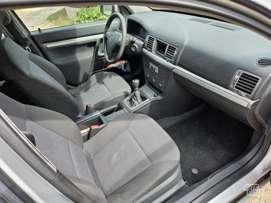 Opel Signum 2007 in Prienai, with an engine capacity of 1.90 L and mileage of 300 thousand km for 850 €, photo 7 on AUTOMOTO.COM.LV