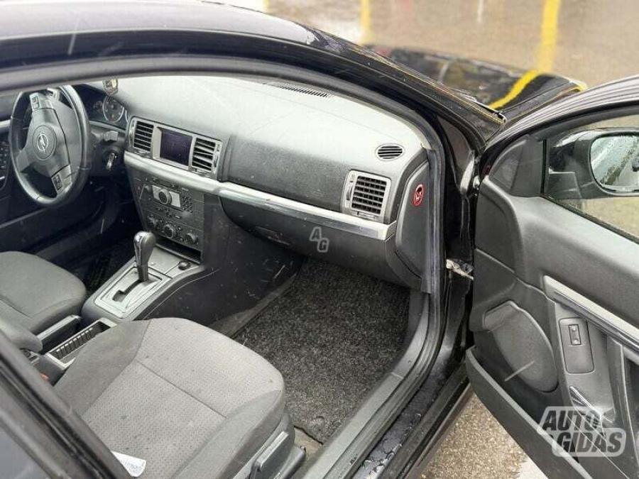 Opel Signum 2007 in Kaunas, with an engine capacity of 1.90 L and mileage of 310 thousand km for 1390 €, photo 16 on AUTOMOTO.COM.LV