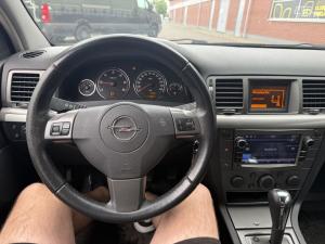 Opel Signum 2008 in Vilnius, with an engine capacity of 1.90 L and mileage of 413 thousand km for 1199 €, photo 15 on AUTOMOTO.COM.LV