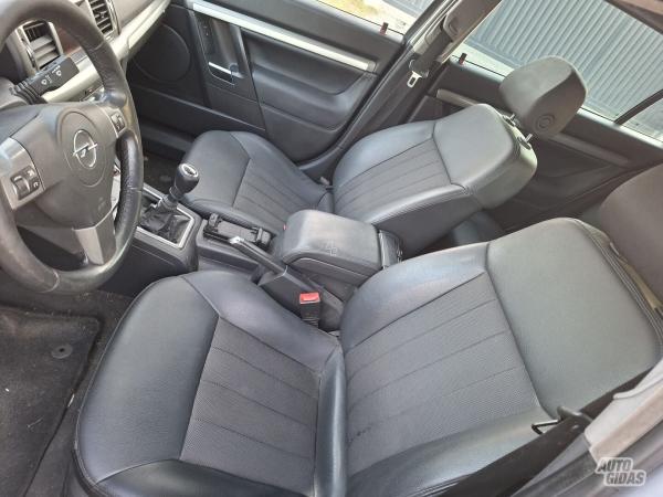 Opel Signum 2009 Viļņa, ar dzinēja tilpumu 1.90 L un nobraukumu 346 tūkst. km par 1150 €, foto 9 vietnē AUTOMOTO.COM.LV