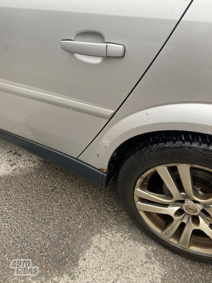Opel Signum 2004 Viļņa, ar dzinēja tilpumu 1.90 L un nobraukumu 410 tūkst. km par 500 €, foto 7 vietnē AUTOMOTO.COM.LV