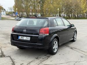 Opel Signum 2008 in Kelme, with an engine capacity of 1.90 L and mileage of 333 thousand km for 1350 €, photo 4 on AUTOMOTO.COM.LV