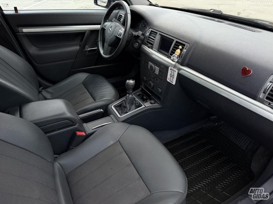 Opel Signum 2008 in Kelme, with an engine capacity of 1.90 L and mileage of 333 thousand km for 1350 €, photo 6 on AUTOMOTO.COM.LV