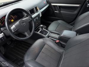 Opel Signum 2008 in Kelme, with an engine capacity of 1.90 L and mileage of 333 thousand km for 1350 €, photo 8 on AUTOMOTO.COM.LV