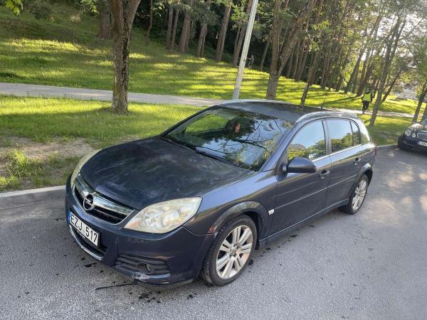 Violet Opel Signum 2010 in Vilnius, with an engine capacity of 1.90 L and mileage of 308 thousand km for 900 €, photo 4 on AUTOMOTO.COM.LV