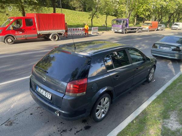 Violet Opel Signum 2010 in Vilnius, with an engine capacity of 1.90 L and mileage of 308 thousand km for 900 €, photo 5 on AUTOMOTO.COM.LV