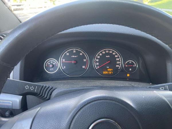 Violet Opel Signum 2010 in Vilnius, with an engine capacity of 1.90 L and mileage of 308 thousand km for 900 €, photo 9 on AUTOMOTO.COM.LV