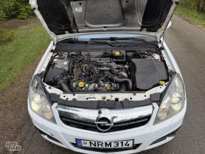 White Opel Signum 2008 in Vilnius, with an engine capacity of 3.00 L and mileage of 366 thousand km for 920 €, photo 13 on AUTOMOTO.COM.LV