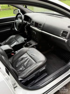 White Opel Signum 2008 in Vilnius, with an engine capacity of 3.00 L and mileage of 366 thousand km for 920 €, photo 18 on AUTOMOTO.COM.LV