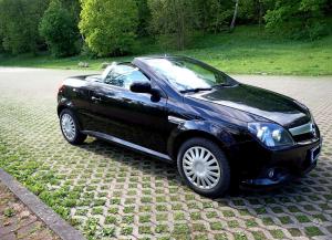 Melns Opel Tigra 2005 Viļņa, ar dzinēja tilpumu 1.36 L un nobraukumu 144 tūkst. km par 1100 €, foto 3 vietnē AUTOMOTO.COM.LV
