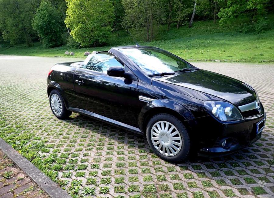 Melns Opel Tigra 2005 Viļņa, ar dzinēja tilpumu 1.36 L un nobraukumu 144 tūkst. km par 1100 €, foto 3 vietnē AUTOMOTO.COM.LV