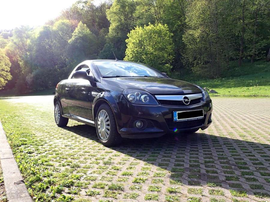 Melns Opel Tigra 2005 Viļņa, ar dzinēja tilpumu 1.36 L un nobraukumu 144 tūkst. km par 1100 €, foto 5 vietnē AUTOMOTO.COM.LV