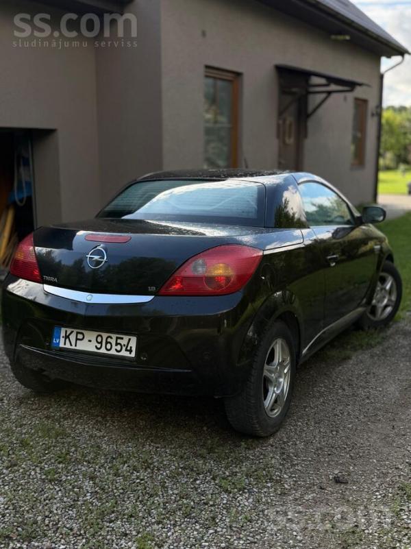 Melns Opel Tigra 2006 Kuldīga, ar dzinēja tilpumu 1.80 L un nobraukumu 183 tūkst. km par 800 €, foto 3 vietnē AUTOMOTO.COM.LV