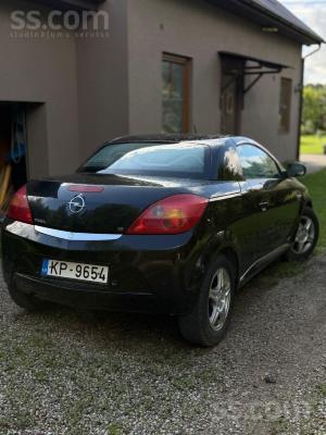Black Opel Tigra 2006 in Kuldiga, with an engine capacity of 1.80 L and mileage of 183 thousand km for 800 €, photo 4 on AUTOMOTO.COM.LV