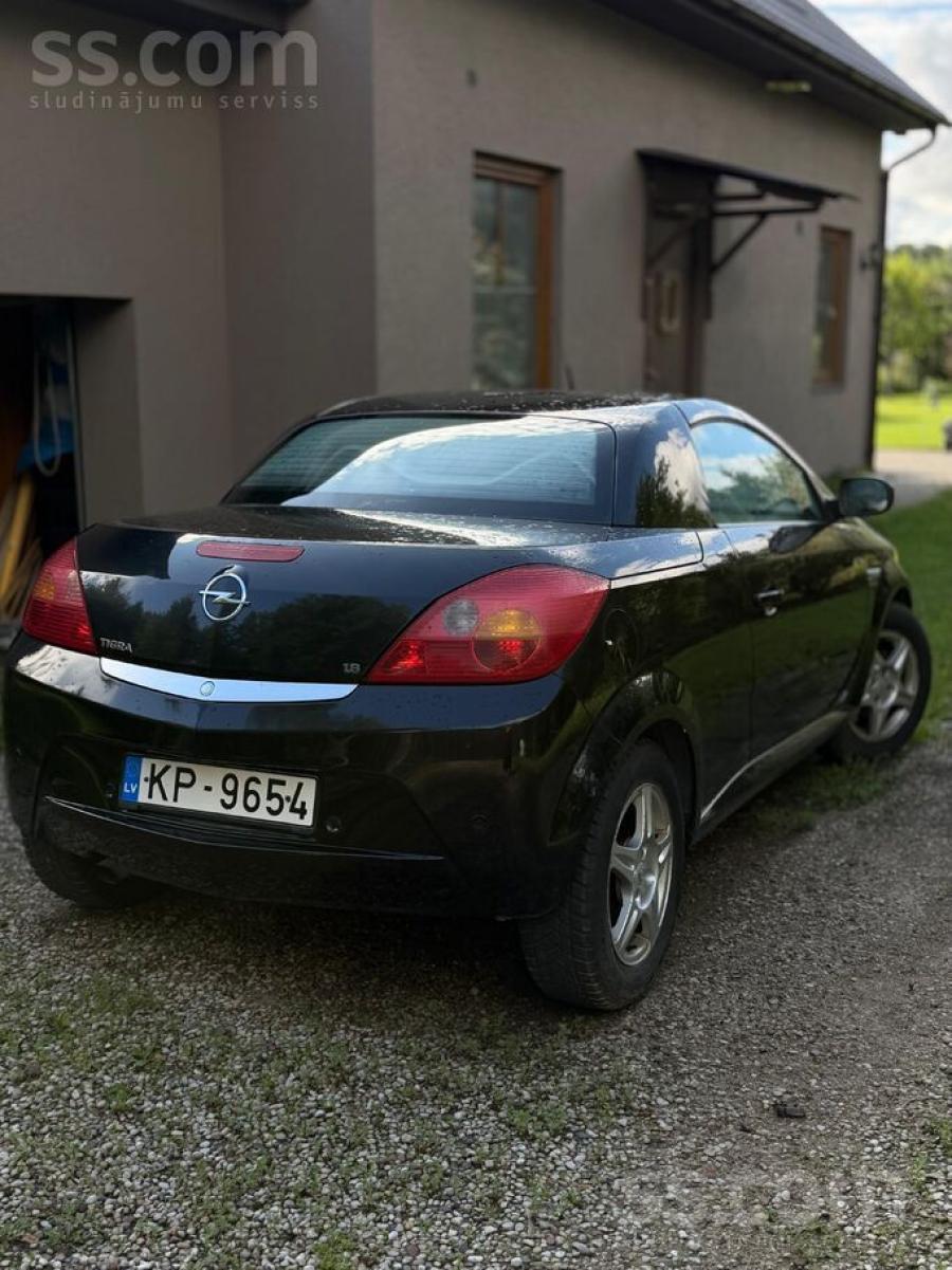 Black Opel Tigra 2006 in Kuldiga, with an engine capacity of 1.80 L and mileage of 183 thousand km for 800 €, photo 4 on AUTOMOTO.COM.LV
