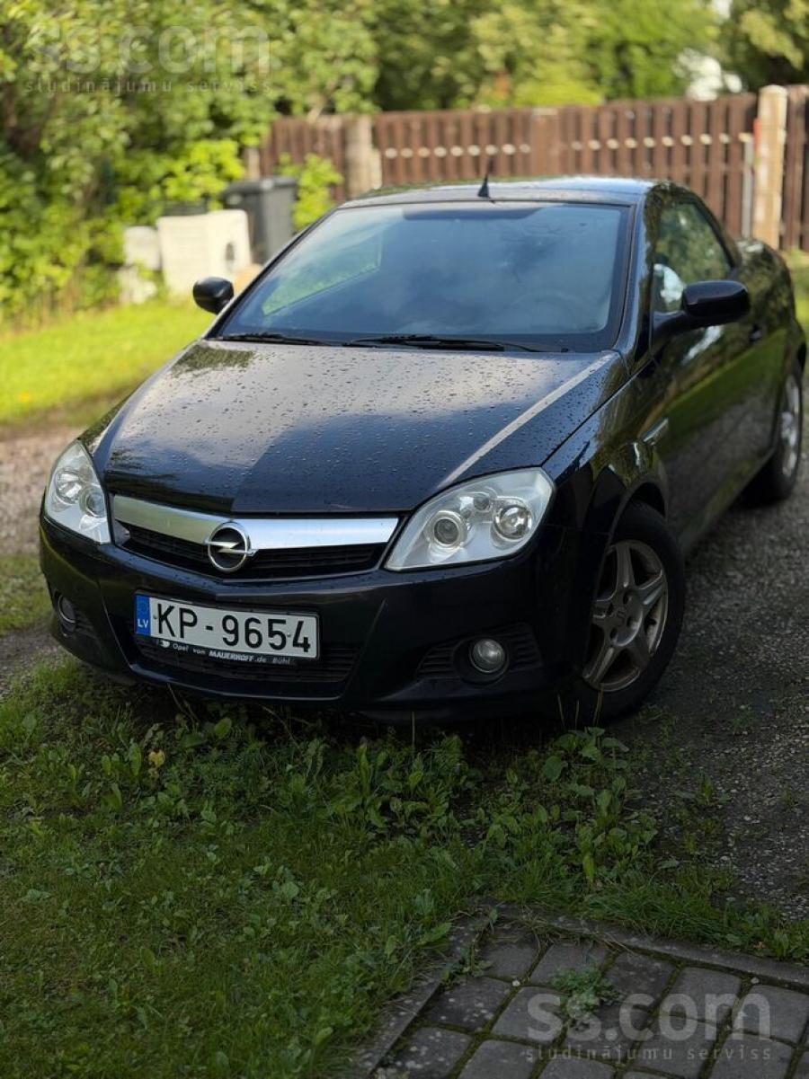 Black Opel Tigra 2006 in Kuldiga, with an engine capacity of 1.80 L and mileage of 183 thousand km for 800 €, photo 5 on AUTOMOTO.COM.LV