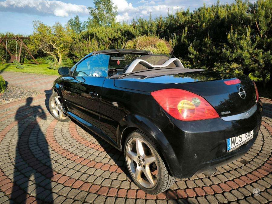 Black Opel Tigra 2009 in Trakai, with an engine capacity of 1.80 L and mileage of 169 thousand km for 2500 €, photo 3 on AUTOMOTO.COM.LV