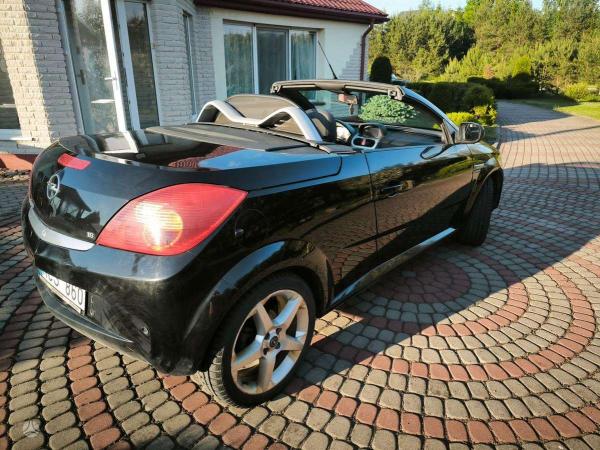 Black Opel Tigra 2009 in Trakai, with an engine capacity of 1.80 L and mileage of 169 thousand km for 2500 €, photo 4 on AUTOMOTO.COM.LV
