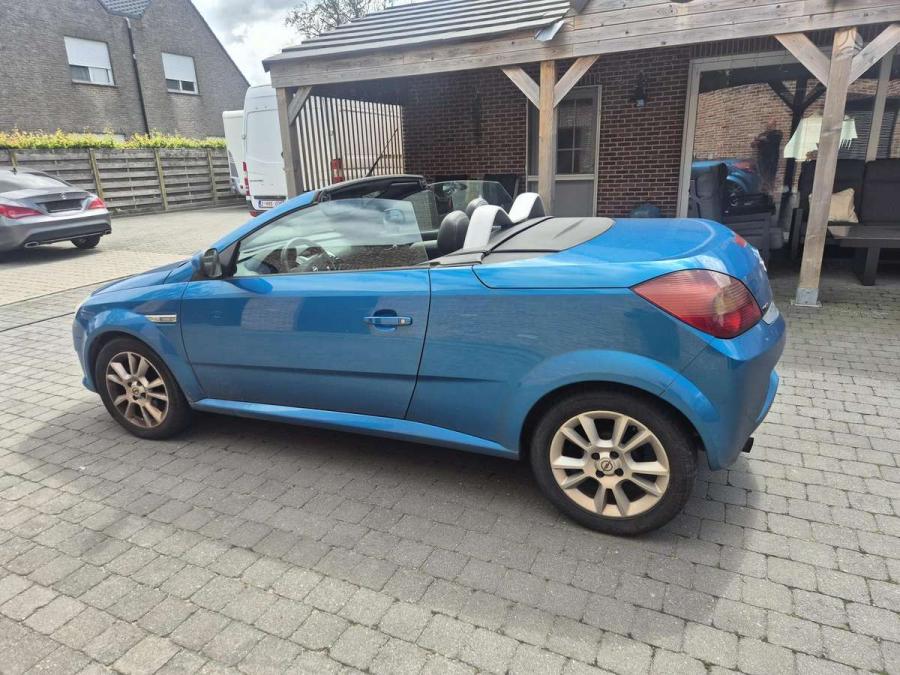 Zils Opel Tigra 2006 Šauļi, ar dzinēja tilpumu 1.30 L un nobraukumu 196 tūkst. km par 1200 €, foto 7 vietnē AUTOMOTO.COM.LV