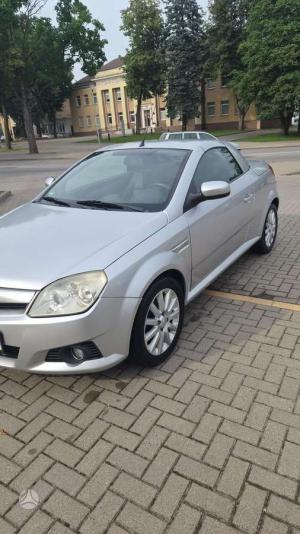 Pelēks Opel Tigra 2005 Kelmė, ar dzinēja tilpumu 1.25 L un nobraukumu 215 tūkst. km par 1750 €, foto  vietnē AUTOMOTO.COM.LV