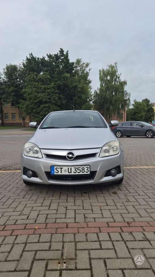 Grey Opel Tigra 2005 in Kelme, with an engine capacity of 1.25 L and mileage of 215 thousand km for 1750 €, photo 2 on AUTOMOTO.COM.LV