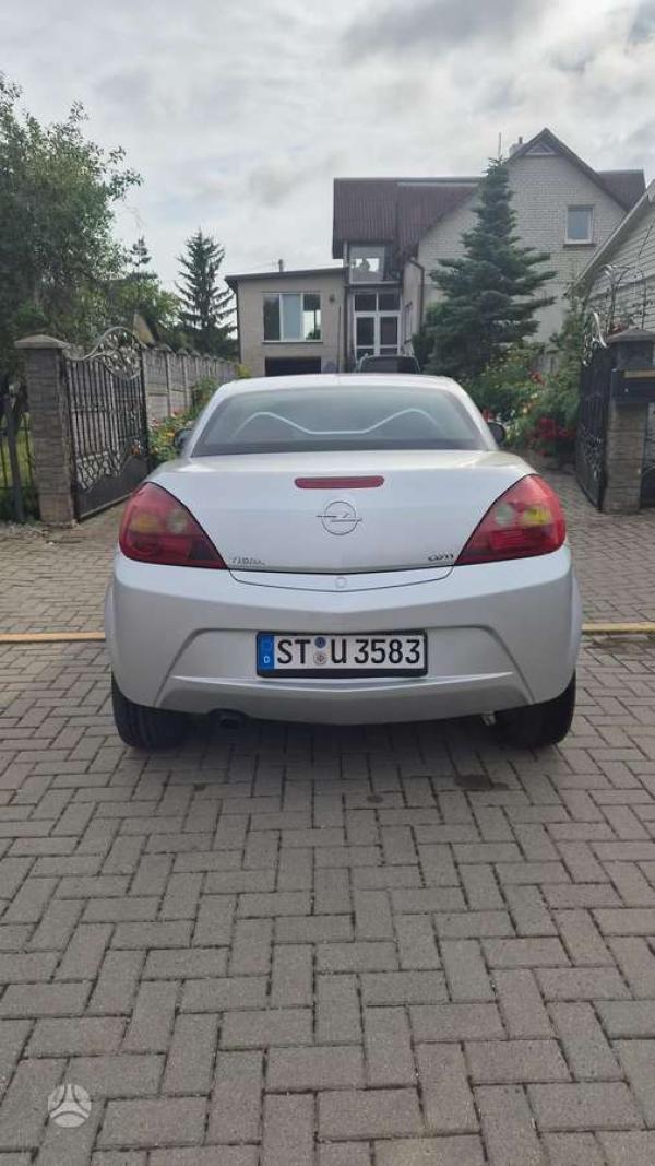 Grey Opel Tigra 2005 in Kelme, with an engine capacity of 1.25 L and mileage of 215 thousand km for 1750 €, photo 5 on AUTOMOTO.COM.LV