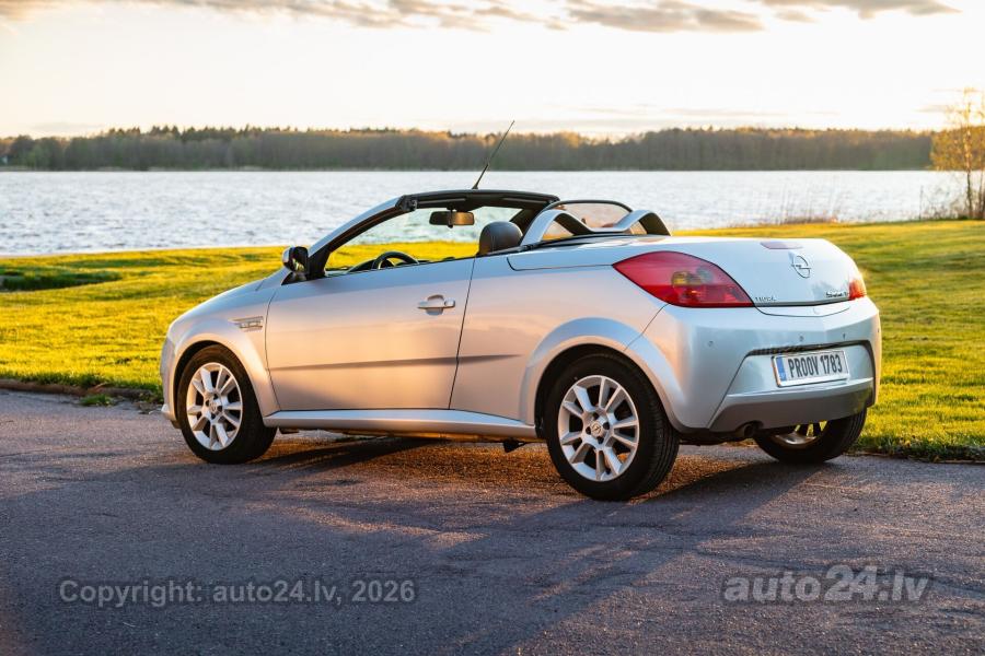 Grey Opel Tigra 2006 in Tallinn, with an engine capacity of 1.80 L and mileage of 163 thousand km for 2790 €, photo 4 on AUTOMOTO.COM.LV
