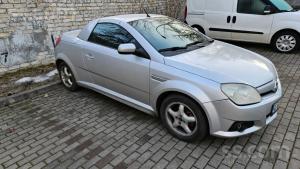 Pelēks Opel Tigra 2006 Rīga, ar dzinēja tilpumu 1.30 L un nobraukumu 130 tūkst. km par 1500 €, foto  vietnē AUTOMOTO.COM.LV