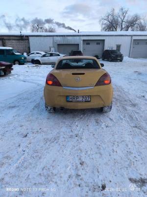 Yellow Opel Tigra 2000 in Kaunas, with an engine capacity of 1.30 L and mileage of 148 thousand km for 1000 €, photo 2 on AUTOMOTO.COM.LV