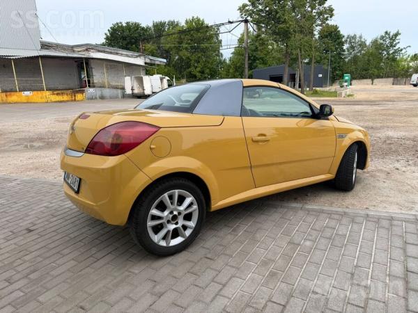 Yellow Opel Tigra 2004 in Riga, with an engine capacity of 1.80 L and mileage of 131 thousand km for 1799 €, photo 4 on AUTOMOTO.COM.LV