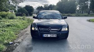 Black Opel Vectra 2003 in Riga, with an engine capacity of 2.20 L and mileage of 328 thousand km for 1250 €, photo 3 on AUTOMOTO.COM.LV