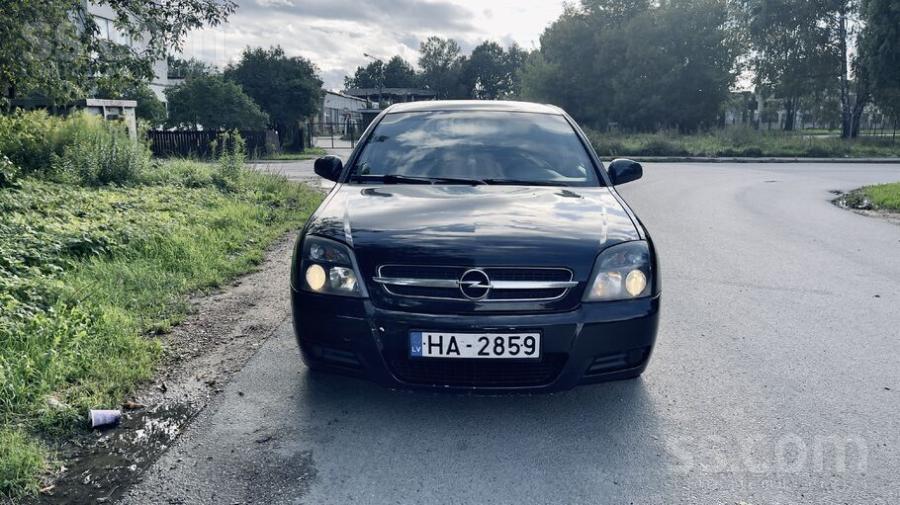 Black Opel Vectra 2003 in Riga, with an engine capacity of 2.20 L and mileage of 328 thousand km for 1250 €, photo 3 on AUTOMOTO.COM.LV
