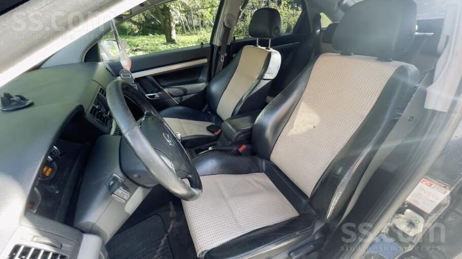 Black Opel Vectra 2003 in Riga, with an engine capacity of 2.20 L and mileage of 328 thousand km for 1250 €, photo 8 on AUTOMOTO.COM.LV