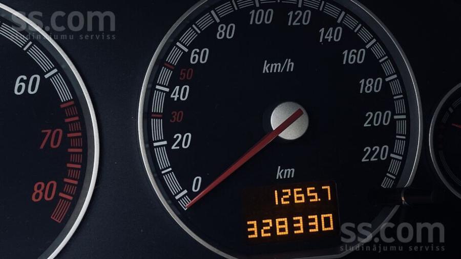 Black Opel Vectra 2003 in Riga, with an engine capacity of 2.20 L and mileage of 328 thousand km for 1250 €, photo 11 on AUTOMOTO.COM.LV