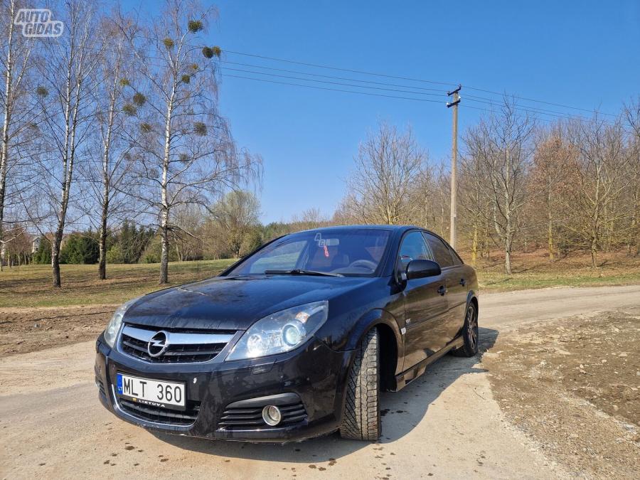 Black Opel Vectra 2004 in Alytus, with an engine capacity of 3.20 L and mileage of 320 thousand km for 850 €, photo 1 on AUTOMOTO.COM.LV
