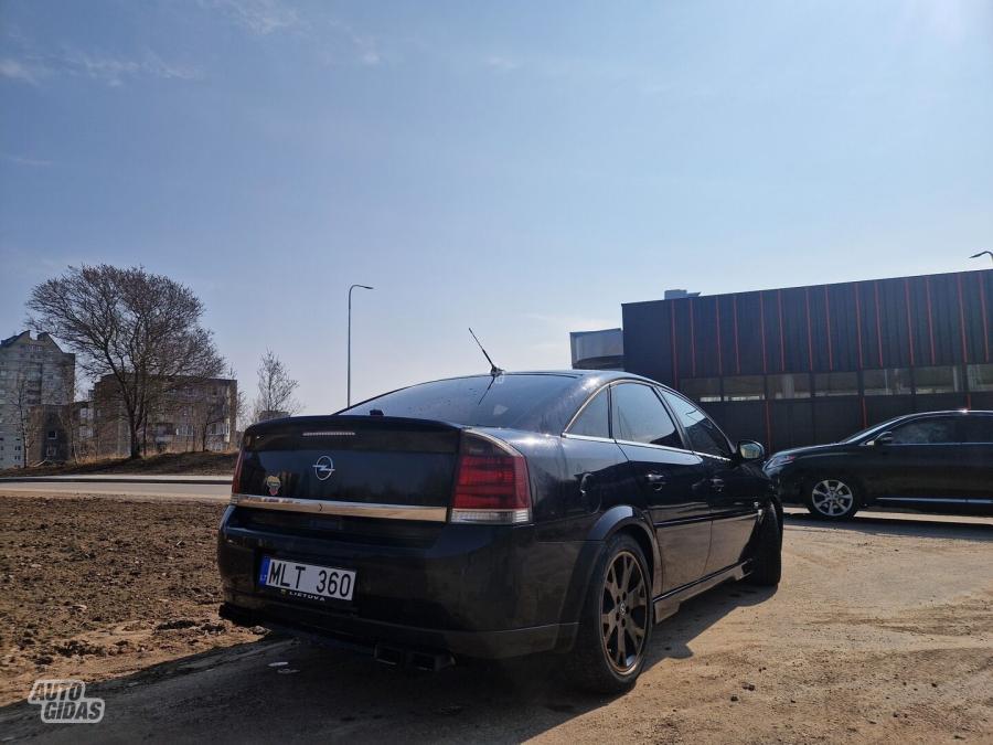 Black Opel Vectra 2004 in Alytus, with an engine capacity of 3.20 L and mileage of 320 thousand km for 850 €, photo 3 on AUTOMOTO.COM.LV