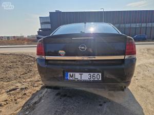 Black Opel Vectra 2004 in Alytus, with an engine capacity of 3.20 L and mileage of 320 thousand km for 850 €, photo 4 on AUTOMOTO.COM.LV