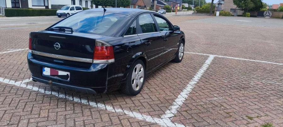 Melns Opel Vectra 2004 Kauņa, ar dzinēja tilpumu 2.20 L un nobraukumu 178 tūkst. km par 1500 €, foto 5 vietnē AUTOMOTO.COM.LV