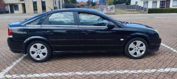 Melns Opel Vectra 2004 Kauņa, ar dzinēja tilpumu 2.20 L un nobraukumu 178 tūkst. km par 1500 €, foto 5 vietnē AUTOMOTO.COM.LV