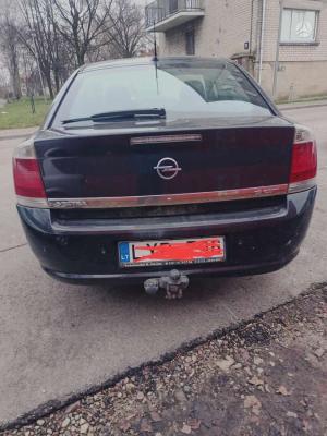 Black Opel Vectra 2005 in Klaipeda, with an engine capacity of 1.91 L and mileage of 287 thousand km for 1000 €, photo 2 on AUTOMOTO.COM.LV